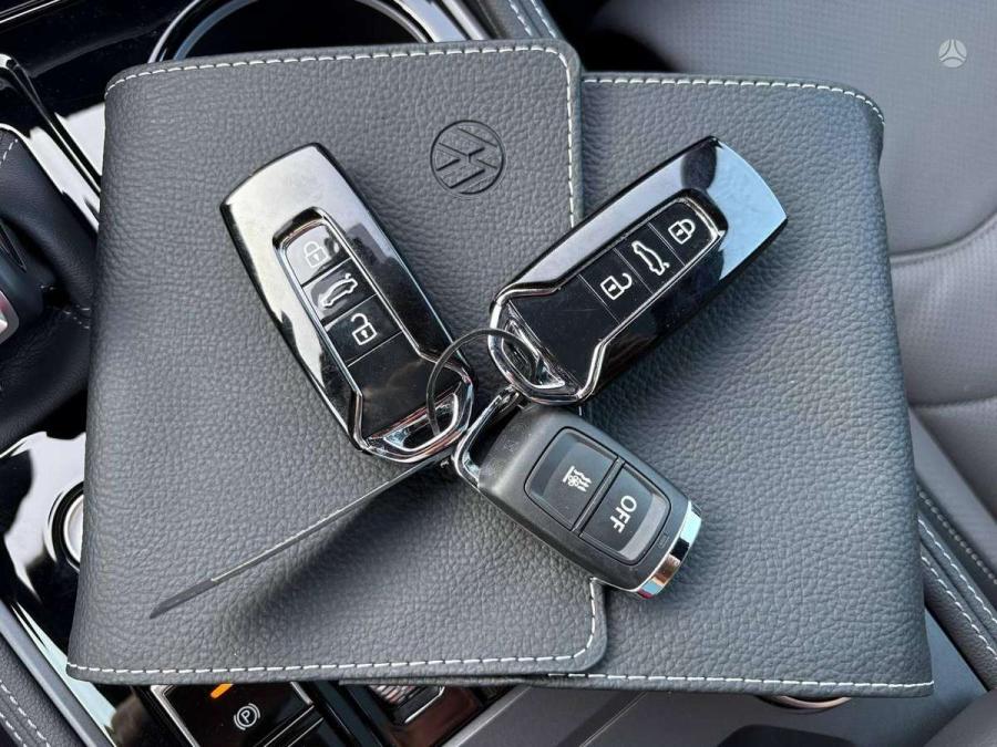 Pelēks Volkswagen Touareg 2025 Viļņa, ar dzinēja tilpumu 2.97 L un nobraukumu 17 tūkst. km par 75500 €, foto 44 vietnē AUTOMOTO.COM.LV