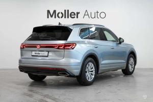Pelēks Volkswagen Touareg 2025 Viļņa, ar dzinēja tilpumu 3.00 L un nobraukumu 41 tūkst. km par 55900 €, foto 4 vietnē AUTOMOTO.COM.LV