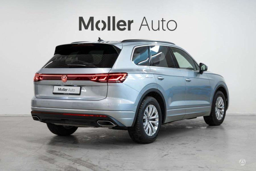Pelēks Volkswagen Touareg 2025 Viļņa, ar dzinēja tilpumu 3.00 L un nobraukumu 41 tūkst. km par 55900 €, foto 4 vietnē AUTOMOTO.COM.LV