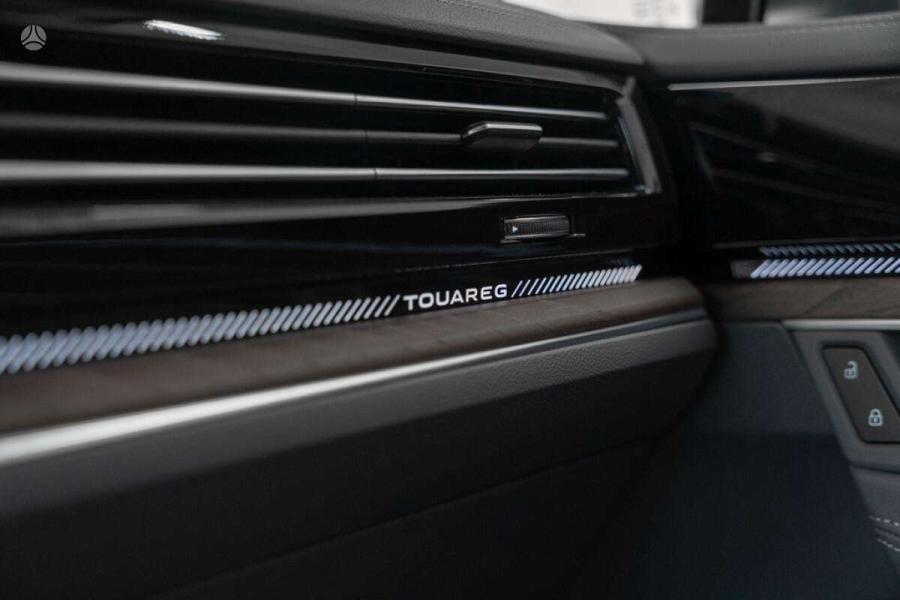 Pelēks Volkswagen Touareg 2025 Viļņa, ar dzinēja tilpumu 3.00 L un nobraukumu 41 tūkst. km par 55900 €, foto 21 vietnē AUTOMOTO.COM.LV