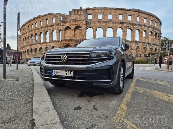 Pelēks Volkswagen Touareg 2025 Daugavpils, ar dzinēja tilpumu 3.00 L un nobraukumu 25 tūkst. km par 77700 €, foto 1 vietnē AUTOMOTO.COM.LV