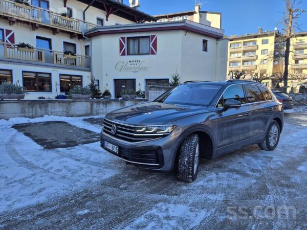 Pelēks Volkswagen Touareg 2025 Daugavpils, ar dzinēja tilpumu 3.00 L un nobraukumu 25 tūkst. km par 77700 €, foto 2 vietnē AUTOMOTO.COM.LV