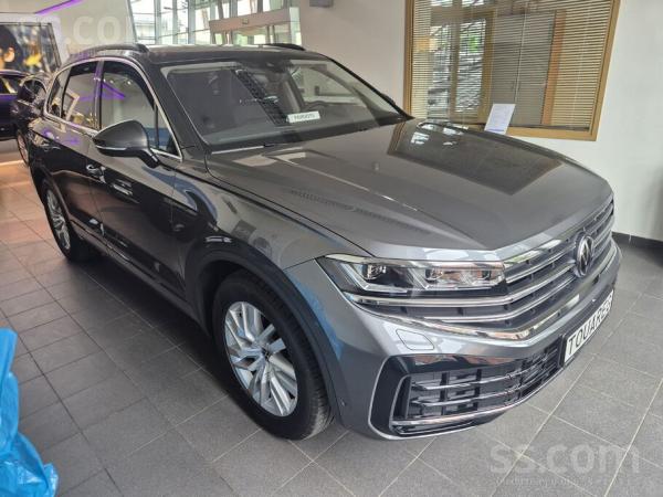 Pelēks Volkswagen Touareg 2025 Daugavpils, ar dzinēja tilpumu 3.00 L un nobraukumu 25 tūkst. km par 77700 €, foto 6 vietnē AUTOMOTO.COM.LV