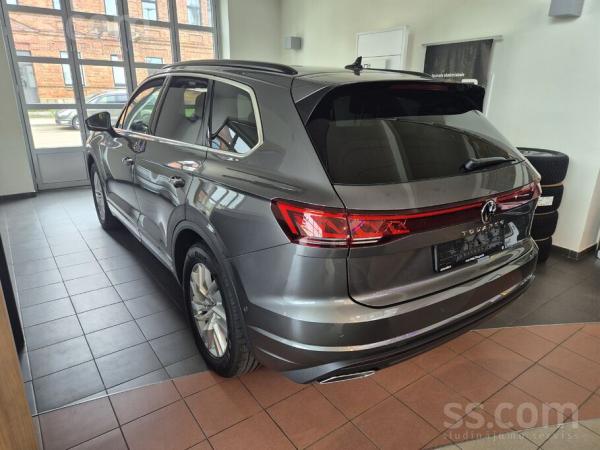 Pelēks Volkswagen Touareg 2025 Daugavpils, ar dzinēja tilpumu 3.00 L un nobraukumu 25 tūkst. km par 77700 €, foto 8 vietnē AUTOMOTO.COM.LV