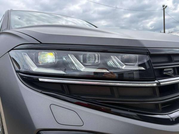 Grey Volkswagen Touareg 2025 in Vilnius, with an engine capacity of 2.97 L and mileage of 31 thousand km for 61900 €, photo 3 on AUTOMOTO.COM.LV