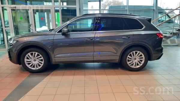 Grey Volkswagen Touareg 2026 in Daugavpils, with an engine capacity of 3.00 L and mileage of 10 thousand km for 67713 €, photo 3 on AUTOMOTO.COM.LV