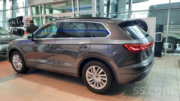 Grey Volkswagen Touareg 2026 in Daugavpils, with an engine capacity of 3.00 L and mileage of 10 thousand km for 67713 €, photo 4 on AUTOMOTO.COM.LV