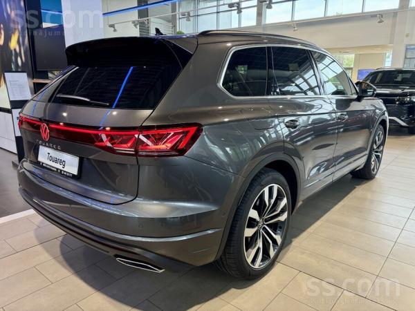 Pelēks Volkswagen Touareg 2026 Valmiera, ar dzinēja tilpumu 3.00 L un nobraukumu 10 tūkst. km par 66300 €, foto 4 vietnē AUTOMOTO.COM.LV