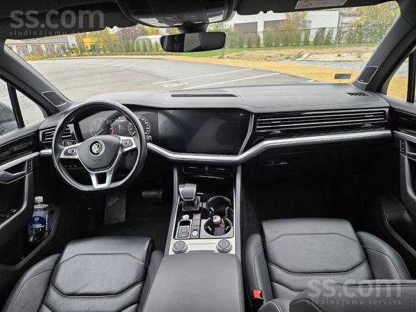 Pelēks Volkswagen Touareg 2019 Aizkraukle, ar dzinēja tilpumu 3.00 L un nobraukumu 160 tūkst. km par 33800 €, foto 5 vietnē AUTOMOTO.COM.LV