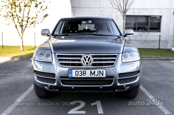Pelēks Volkswagen Touareg 2004 Tallina, ar dzinēja tilpumu 4.20 L un nobraukumu 324 tūkst. km par 3499 €, foto 1 vietnē AUTOMOTO.COM.LV