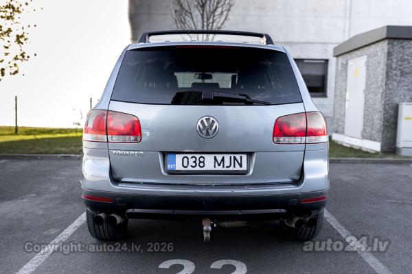 Pelēks Volkswagen Touareg 2004 Tallina, ar dzinēja tilpumu 4.20 L un nobraukumu 324 tūkst. km par 3499 €, foto 4 vietnē AUTOMOTO.COM.LV