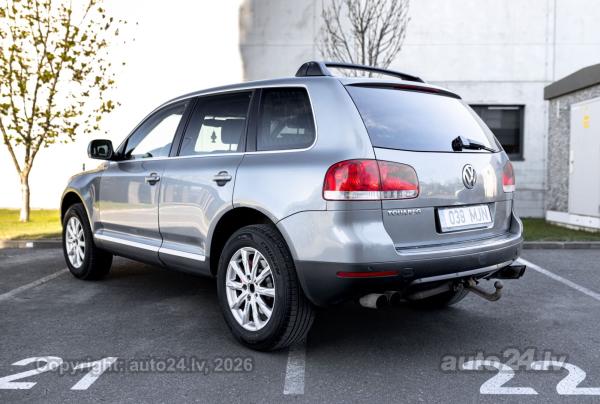 Pelēks Volkswagen Touareg 2004 Tallina, ar dzinēja tilpumu 4.20 L un nobraukumu 324 tūkst. km par 3499 €, foto 5 vietnē AUTOMOTO.COM.LV