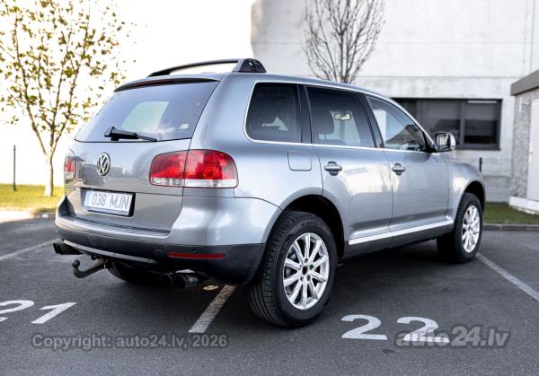 Pelēks Volkswagen Touareg 2004 Tallina, ar dzinēja tilpumu 4.20 L un nobraukumu 324 tūkst. km par 3499 €, foto 6 vietnē AUTOMOTO.COM.LV