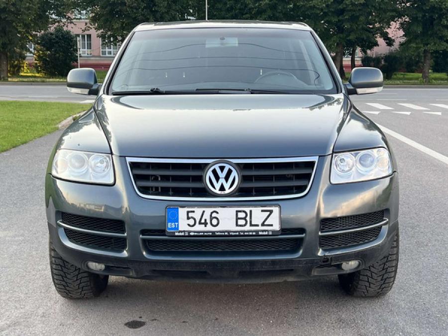 Pelēks Volkswagen Touareg 2004 Narva, ar dzinēja tilpumu 2.50 L un nobraukumu 355 tūkst. km par 1499 €, foto 4 vietnē AUTOMOTO.COM.LV