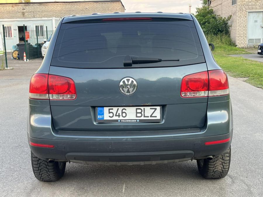 Pelēks Volkswagen Touareg 2004 Narva, ar dzinēja tilpumu 2.50 L un nobraukumu 355 tūkst. km par 1499 €, foto 9 vietnē AUTOMOTO.COM.LV
