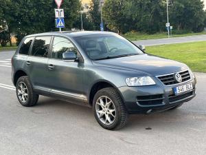 Pelēks Volkswagen Touareg 2004 Narva, ar dzinēja tilpumu 2.50 L un nobraukumu 355 tūkst. km par 1499 €, foto 14 vietnē AUTOMOTO.COM.LV
