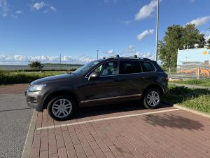 Pelēks Volkswagen Touareg 2012 Tallina, ar dzinēja tilpumu 3.00 L un nobraukumu 340 tūkst. km par 11490 €, foto 7 vietnē AUTOMOTO.COM.LV