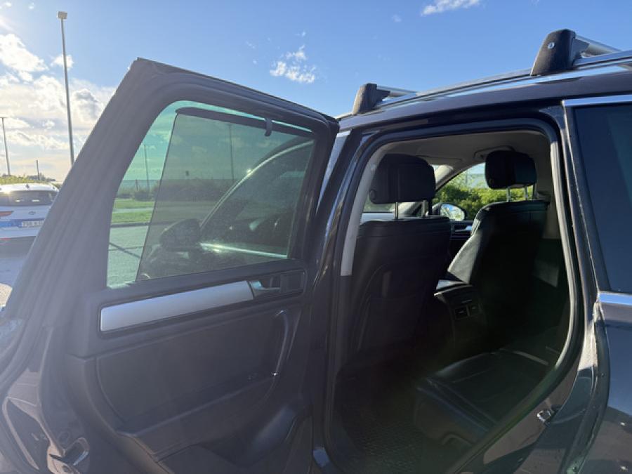 Pelēks Volkswagen Touareg 2012 Tallina, ar dzinēja tilpumu 3.00 L un nobraukumu 340 tūkst. km par 11490 €, foto 9 vietnē AUTOMOTO.COM.LV