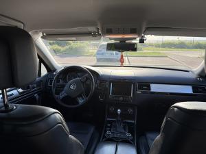 Pelēks Volkswagen Touareg 2012 Tallina, ar dzinēja tilpumu 3.00 L un nobraukumu 340 tūkst. km par 11490 €, foto 11 vietnē AUTOMOTO.COM.LV