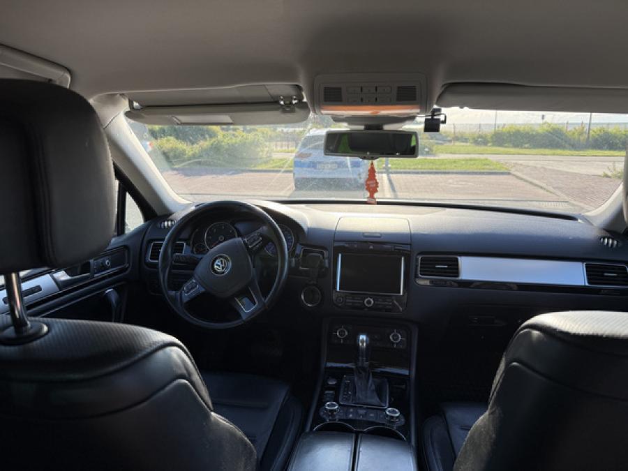 Pelēks Volkswagen Touareg 2012 Tallina, ar dzinēja tilpumu 3.00 L un nobraukumu 340 tūkst. km par 11490 €, foto 11 vietnē AUTOMOTO.COM.LV