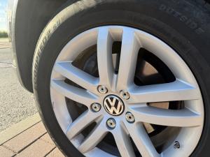 Pelēks Volkswagen Touareg 2012 Tallina, ar dzinēja tilpumu 3.00 L un nobraukumu 340 tūkst. km par 11490 €, foto 23 vietnē AUTOMOTO.COM.LV