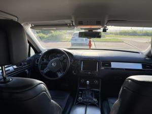 Pelēks Volkswagen Touareg 2012 Tallina, ar dzinēja tilpumu 3.00 L un nobraukumu 340 tūkst. km par 11490 €, foto 26 vietnē AUTOMOTO.COM.LV