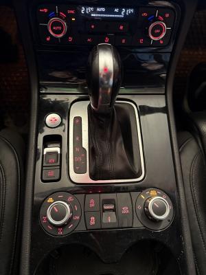 Pelēks Volkswagen Touareg 2012 Tallina, ar dzinēja tilpumu 3.00 L un nobraukumu 340 tūkst. km par 11490 €, foto 31 vietnē AUTOMOTO.COM.LV