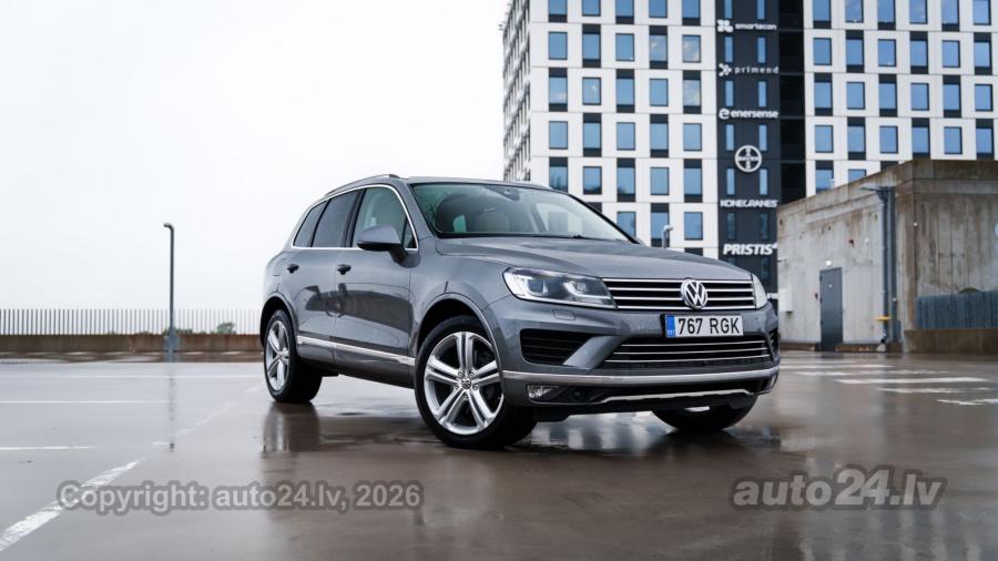 Pelēks Volkswagen Touareg 2015 Tallina, ar dzinēja tilpumu 4.10 L un nobraukumu 178 tūkst. km par 18800 €, foto 3 vietnē AUTOMOTO.COM.LV