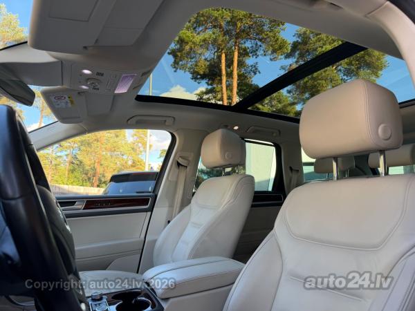 Grey Volkswagen Touareg 2015 in Tallinn, with an engine capacity of 4.10 L and mileage of 178 thousand km for 18800 €, photo 5 on AUTOMOTO.COM.LV