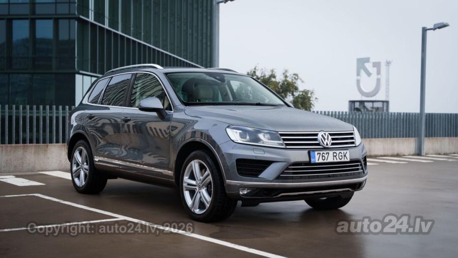 Pelēks Volkswagen Touareg 2015 Tallina, ar dzinēja tilpumu 4.10 L un nobraukumu 178 tūkst. km par 18800 €, foto 8 vietnē AUTOMOTO.COM.LV