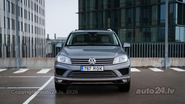 Grey Volkswagen Touareg 2015 in Tallinn, with an engine capacity of 4.10 L and mileage of 178 thousand km for 18800 €, photo 11 on AUTOMOTO.COM.LV
