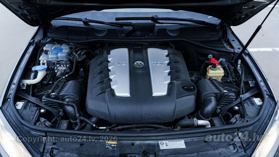 Pelēks Volkswagen Touareg 2015 Tallina, ar dzinēja tilpumu 4.10 L un nobraukumu 178 tūkst. km par 18800 €, foto 12 vietnē AUTOMOTO.COM.LV