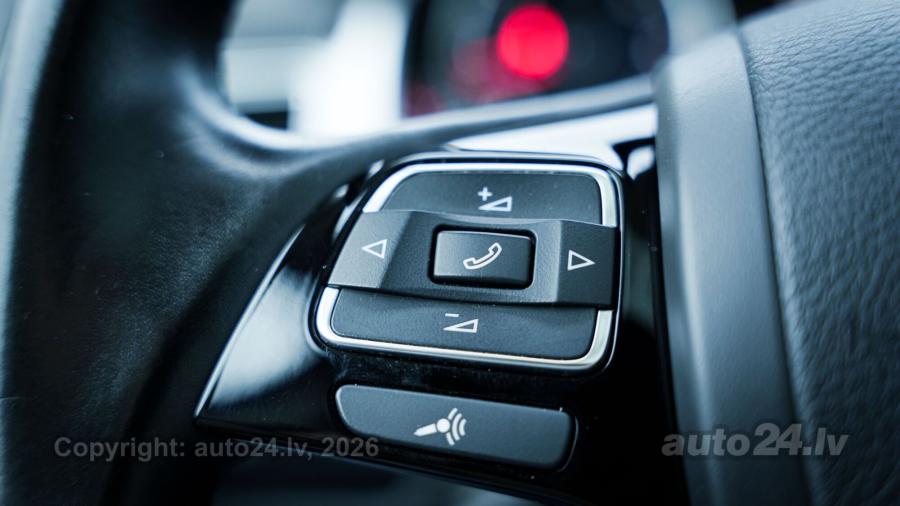 Pelēks Volkswagen Touareg 2015 Tallina, ar dzinēja tilpumu 4.10 L un nobraukumu 178 tūkst. km par 18800 €, foto 22 vietnē AUTOMOTO.COM.LV