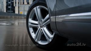 Pelēks Volkswagen Touareg 2015 Tallina, ar dzinēja tilpumu 4.10 L un nobraukumu 178 tūkst. km par 18800 €, foto 30 vietnē AUTOMOTO.COM.LV