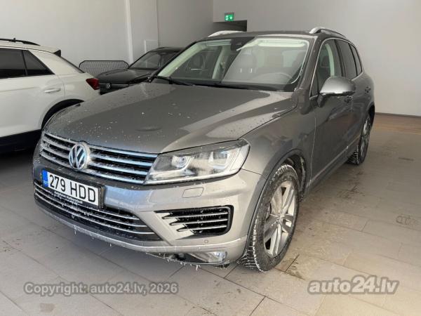 Grey Volkswagen Touareg 2016 in Viljandi, with an engine capacity of 3.00 L and mileage of 214 thousand km for 20500 €, photo 4 on AUTOMOTO.COM.LV