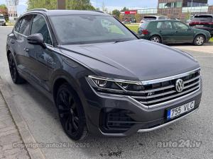 Grey Volkswagen Touareg 2019 in Viljandi, with an engine capacity of 3.00 L and mileage of 159 thousand km for 39990 €, photo 3 on AUTOMOTO.COM.LV