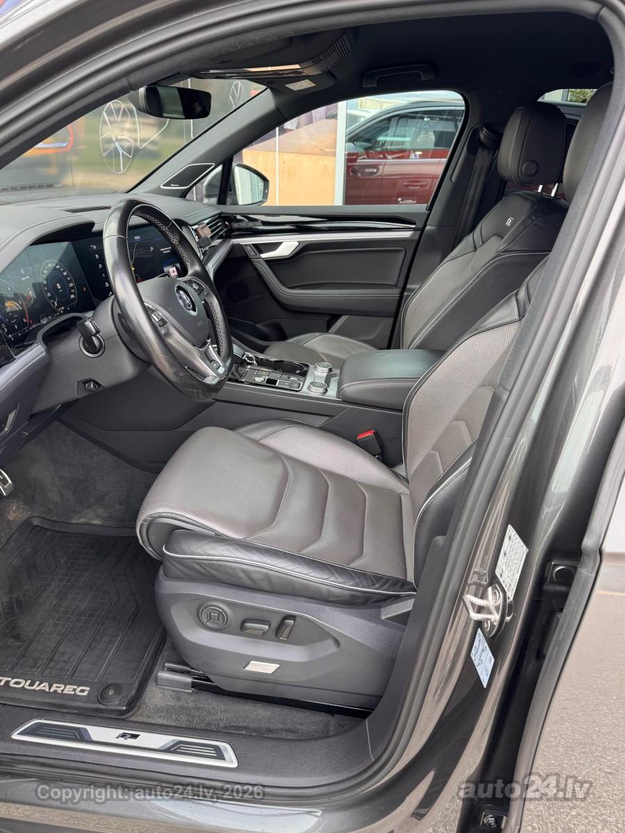 Grey Volkswagen Touareg 2019 in Viljandi, with an engine capacity of 3.00 L and mileage of 159 thousand km for 39990 €, photo 10 on AUTOMOTO.COM.LV
