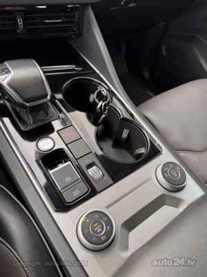 Grey Volkswagen Touareg 2019 in Viljandi, with an engine capacity of 3.00 L and mileage of 159 thousand km for 39990 €, photo 13 on AUTOMOTO.COM.LV