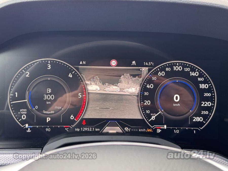 Grey Volkswagen Touareg 2019 in Viljandi, with an engine capacity of 3.00 L and mileage of 159 thousand km for 39990 €, photo 14 on AUTOMOTO.COM.LV