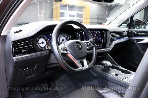 Pelēks Volkswagen Touareg 2020 Tallina, ar dzinēja tilpumu 3.00 L un nobraukumu 167 tūkst. km par 37995 €, foto 11 vietnē AUTOMOTO.COM.LV