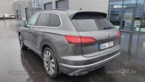 Pelēks Volkswagen Touareg 2021 Tallina, ar dzinēja tilpumu 3.00 L un nobraukumu 102 tūkst. km par 42000 €, foto 3 vietnē AUTOMOTO.COM.LV