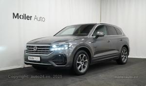 Pelēks Volkswagen Touareg 2023 Tallina, ar dzinēja tilpumu 3.00 L un nobraukumu 106 tūkst. km par 47900 €, foto  vietnē AUTOMOTO.COM.LV