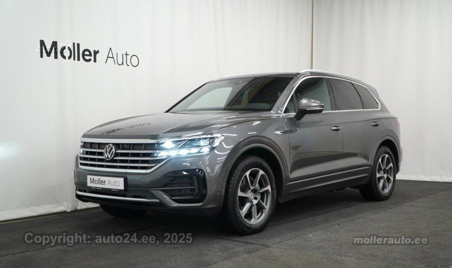 Pelēks Volkswagen Touareg 2023 Tallina, ar dzinēja tilpumu 3.00 L un nobraukumu 106 tūkst. km par 47900 €, foto 1 vietnē AUTOMOTO.COM.LV