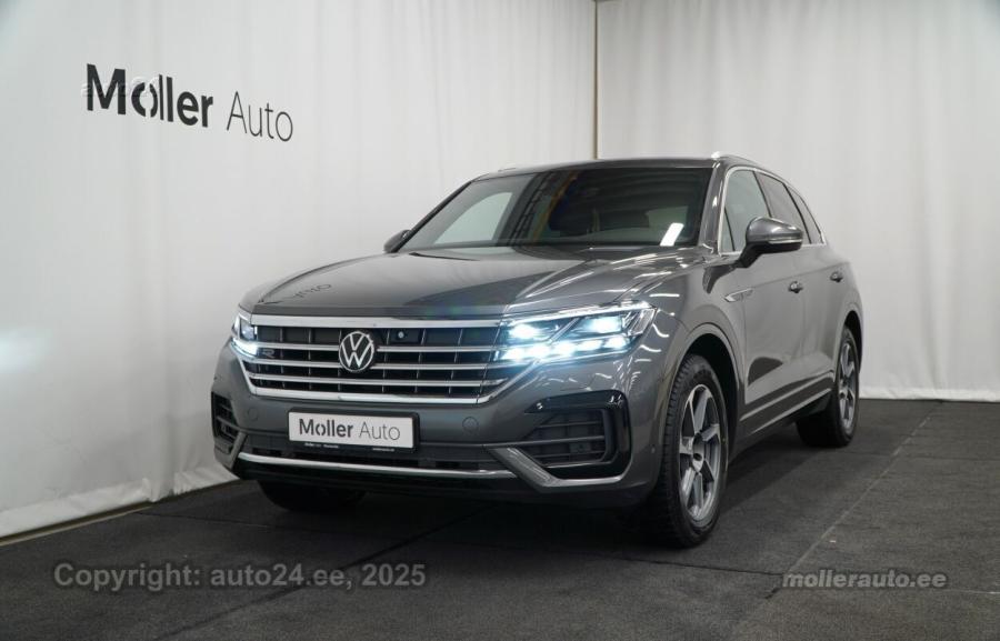 Pelēks Volkswagen Touareg 2023 Tallina, ar dzinēja tilpumu 3.00 L un nobraukumu 106 tūkst. km par 47900 €, foto 2 vietnē AUTOMOTO.COM.LV
