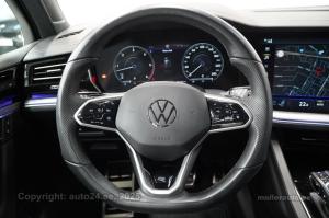 Pelēks Volkswagen Touareg 2023 Tallina, ar dzinēja tilpumu 3.00 L un nobraukumu 106 tūkst. km par 47900 €, foto 24 vietnē AUTOMOTO.COM.LV