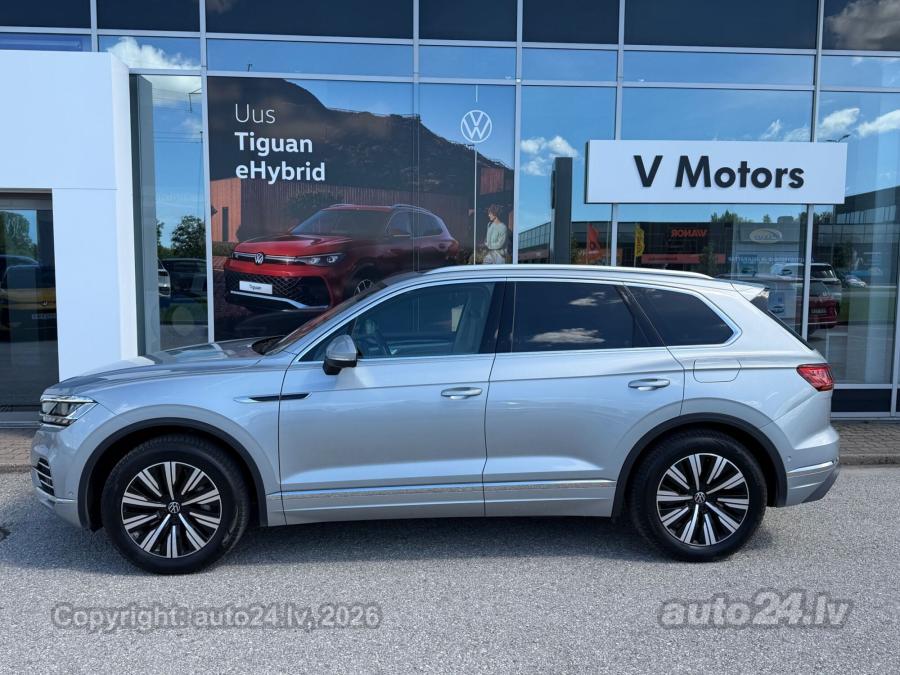 Pelēks Volkswagen Touareg 2023 Viljandi, ar dzinēja tilpumu 3.00 L un nobraukumu 140 tūkst. km par 49500 €, foto 3 vietnē AUTOMOTO.COM.LV