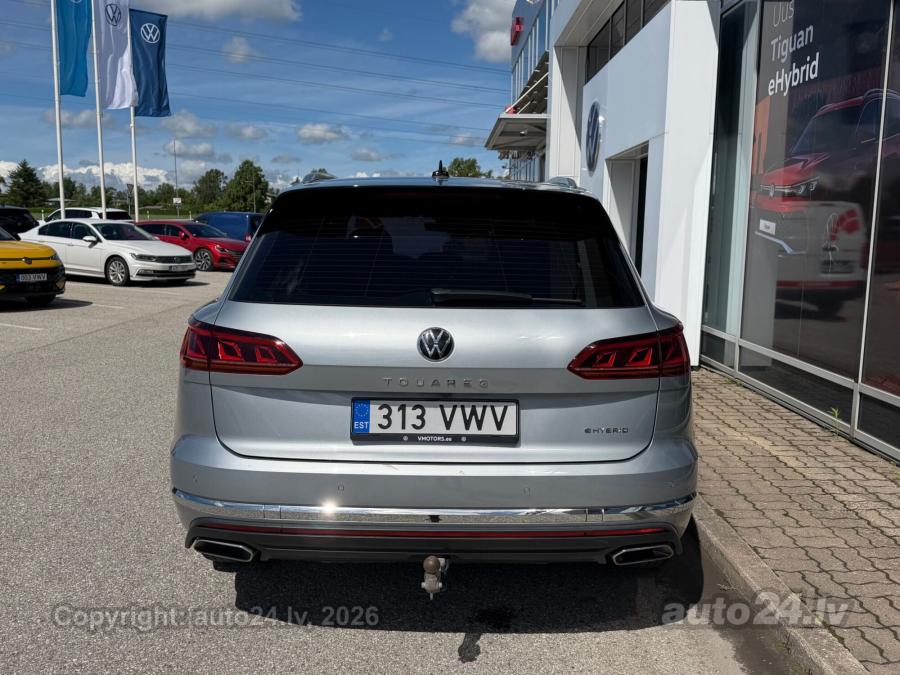 Pelēks Volkswagen Touareg 2023 Viljandi, ar dzinēja tilpumu 3.00 L un nobraukumu 140 tūkst. km par 49500 €, foto 5 vietnē AUTOMOTO.COM.LV