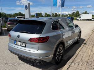 Pelēks Volkswagen Touareg 2023 Viljandi, ar dzinēja tilpumu 3.00 L un nobraukumu 140 tūkst. km par 49500 €, foto 6 vietnē AUTOMOTO.COM.LV