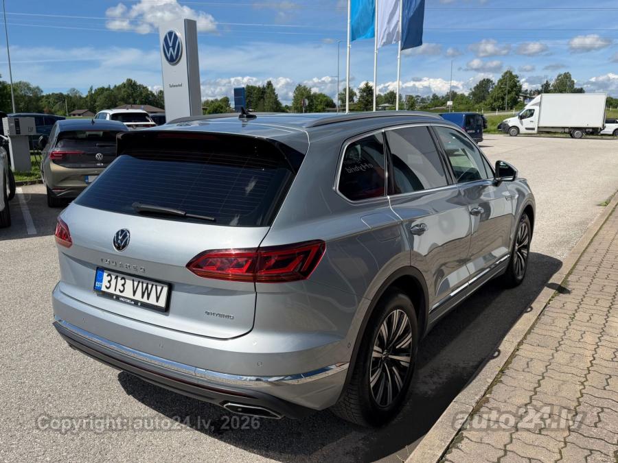 Pelēks Volkswagen Touareg 2023 Viljandi, ar dzinēja tilpumu 3.00 L un nobraukumu 140 tūkst. km par 49500 €, foto 6 vietnē AUTOMOTO.COM.LV