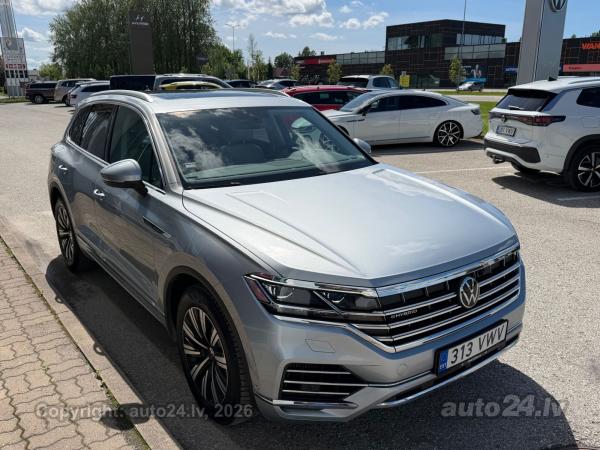 Pelēks Volkswagen Touareg 2023 Viljandi, ar dzinēja tilpumu 3.00 L un nobraukumu 140 tūkst. km par 49500 €, foto 7 vietnē AUTOMOTO.COM.LV